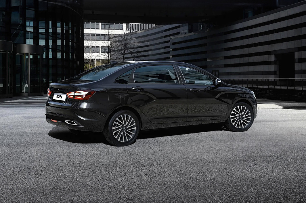 Первые серийные LADA Aura вышли с конвейера завода в Тольятти ...